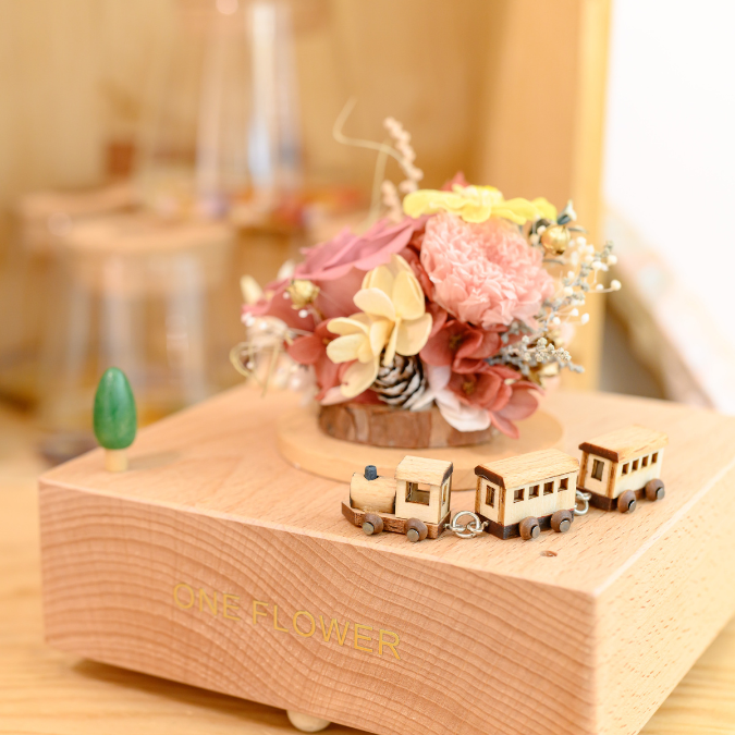 Joyful Train Preserved Flower Music Box Pink Yellow – One Flower HK_Macau